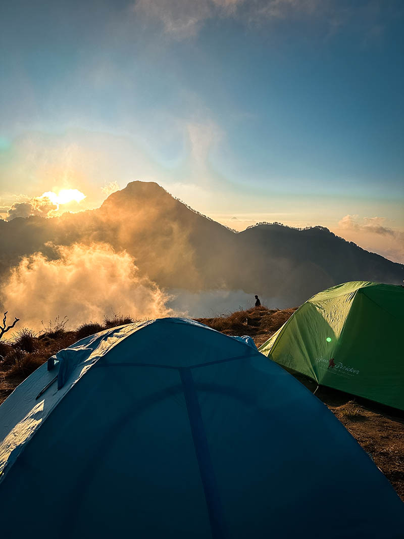 NOTRE TREK AU MONT RINJANI À LOMBOK : L’ASCENSION DE L’EXTRÊME - NOMAD ...